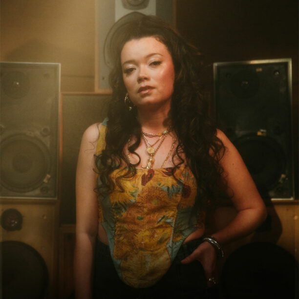 TURTLENEK | Clementine Douglas shares new single 'Slippin' TURTLENEK | Clementine Douglas shares new single 'Slippin'